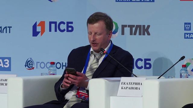 Обязан ли заказчик отменить не вступившее в силу решение об одностороннем отказе при новом договоре?