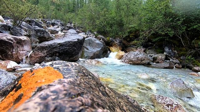 Шумак звуки ручья пасмурно и дождь красивые ками
