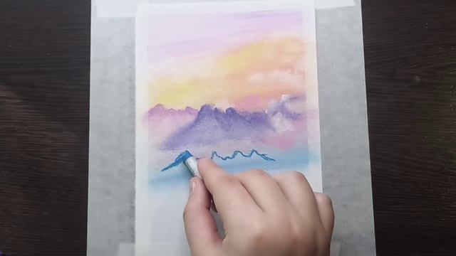 Горы в облаках сухой пастелью