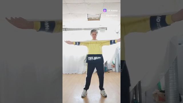 Упражнение для суставов. Выполняется на одной линии рук