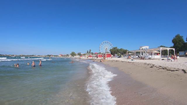 Западный Крым. Черноморское сезон 2024. Обзор центрального пляжа. Есть ли отдыхающие?