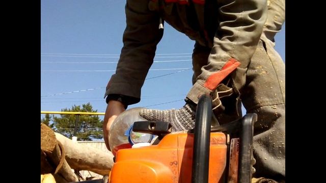 Дом в деревне пилим на дрова