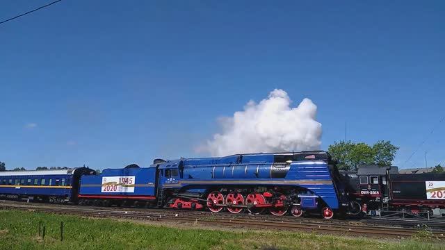 Паровоз П36-0032 с "Рускеальским экспрессом"