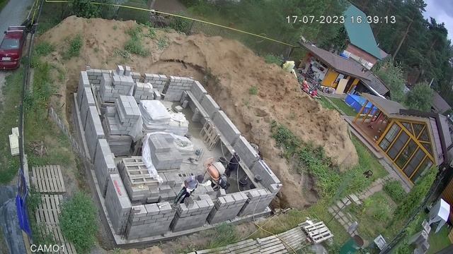 Кладка стен подвала