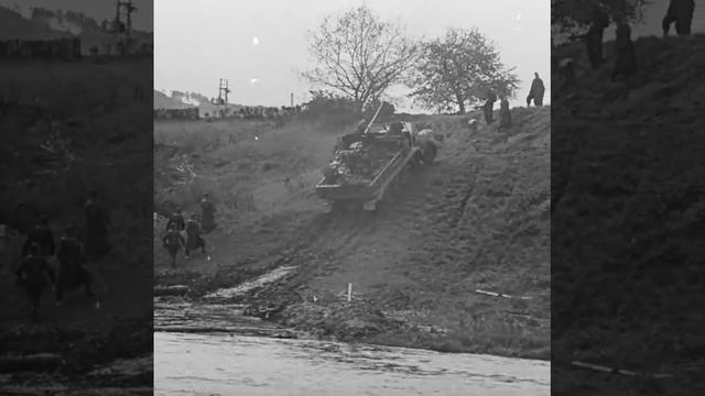 Sd. kfz. 6/2 преодолевает брод