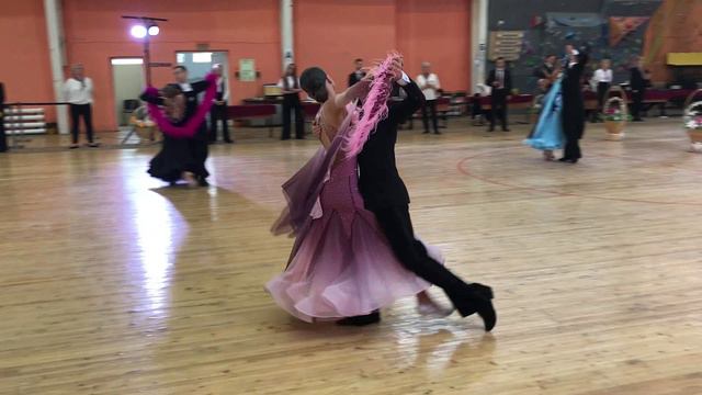 Ты, с высоты своей, меня не замечаешь