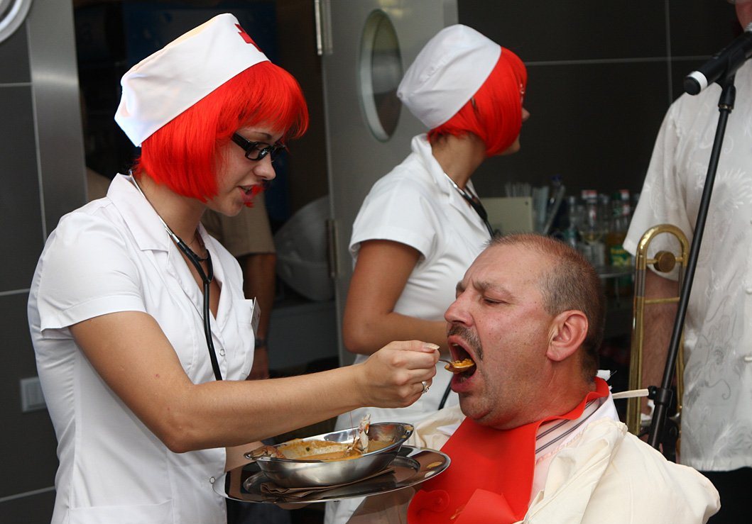 Когда обслуга в ресторане...ВСЁ делать будет за клиента, как это будет? Посмотрим, интересно...