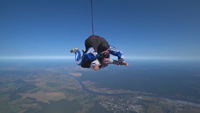 Прыжок с парашютом в подарок