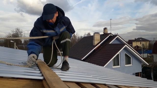 Установка профнастила,как постелить крышу в загородном доме,лайфхак.Крыша своими руками