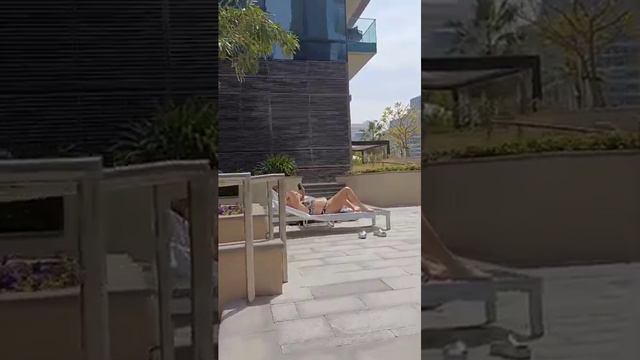 Дубай (март 2024) зона отдыха жилого здания Дубай-Марина - 6