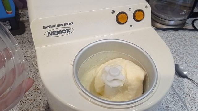 Делаем молочное мороженое