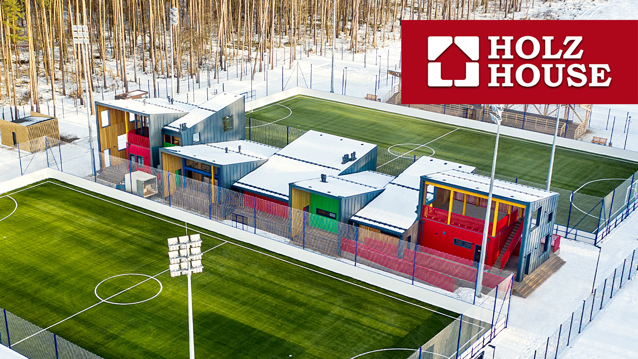 Многофункциональный комплекс-павильон с футбольными полями для обслуживания спортивных мероприятий.