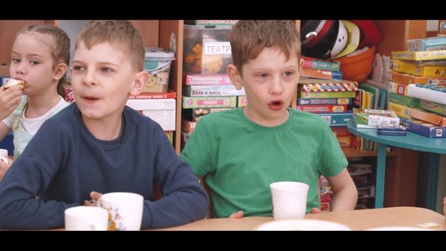 ЗАВТРАК из фильма Жизнь в 11 дет.садике.mp4