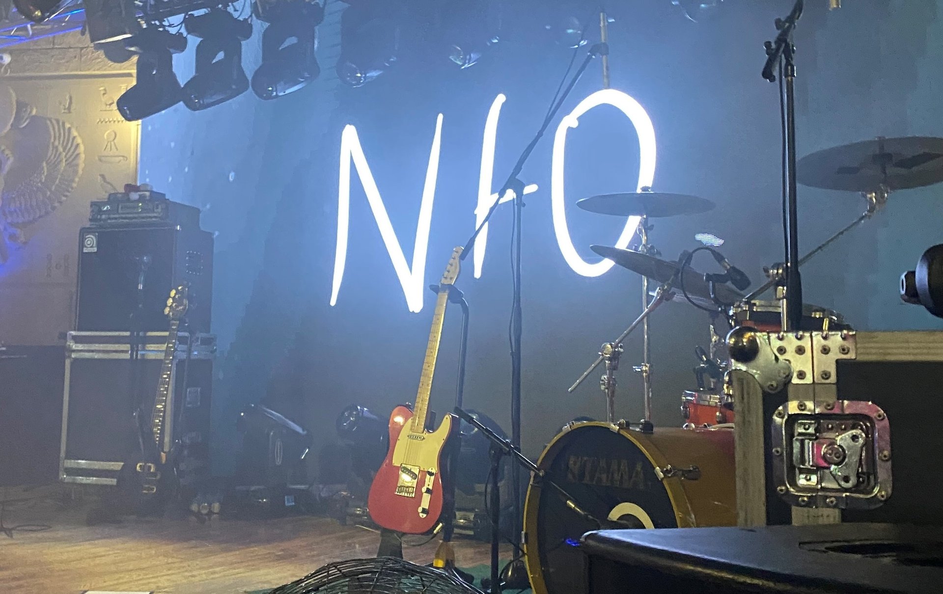 Асия, NЮ - Твой поцелуй. (Концерт в Барнауле. Фараон. 11.11.2022) Песни для души! Текст песни.