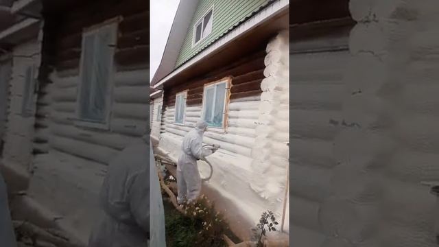 Утепление стен дома в Сарапуле напылением пены ППУ