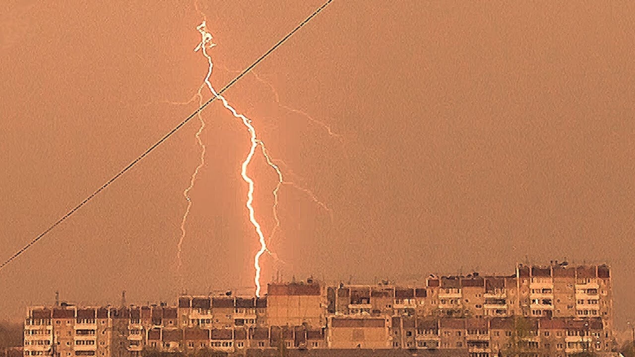 Первая гроза в 2020 году. Иркутск