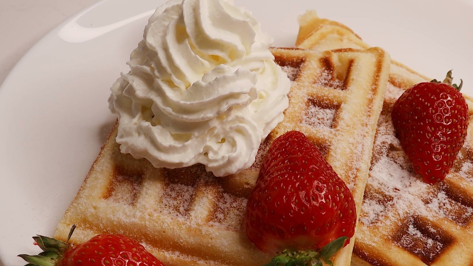 Вафли нежнее нежного! Это действительно самый удачный рецепт. Просто обалденно вкусно!