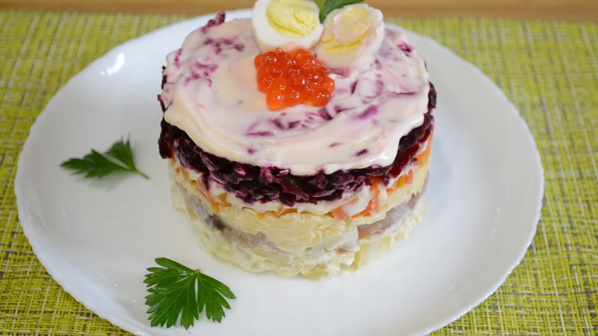 Скумбрия вместо сельди: новый вкус классического салата шуба