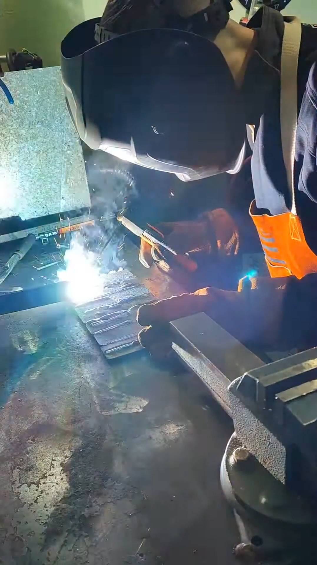 Обучение сварке новых сотрудников