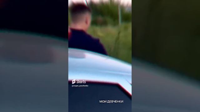 У тебя такой классный Hummer много девчонок бегает? "Шутеечка"