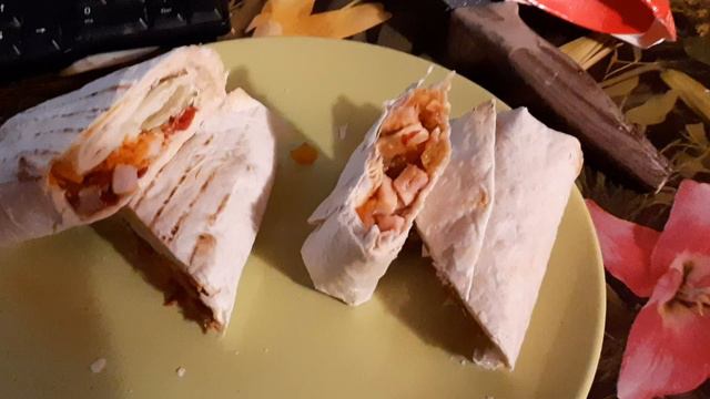 Шаурма с низким рейтингом (Ашан) свинина и копченая курица Птицеград Сергиев-Посад обзор #обзор