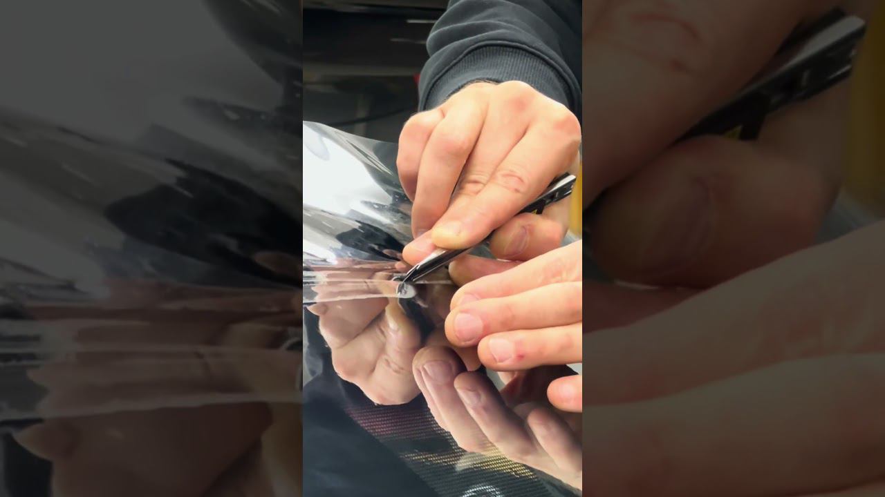 Оклейка лобового стекла Toyota LC300 защитной пленкой в детейлинг центре Авто-Полиш