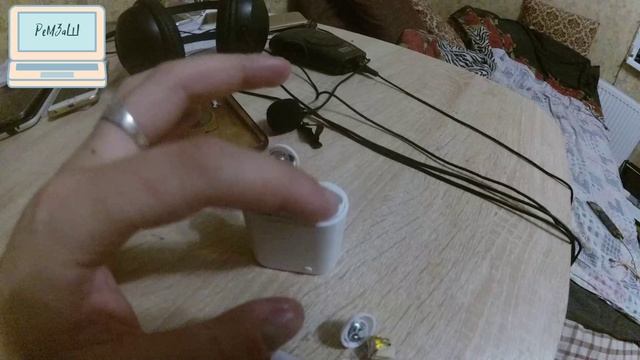 Ремонт беспроводных наушников / не заряжается одно "ухо"