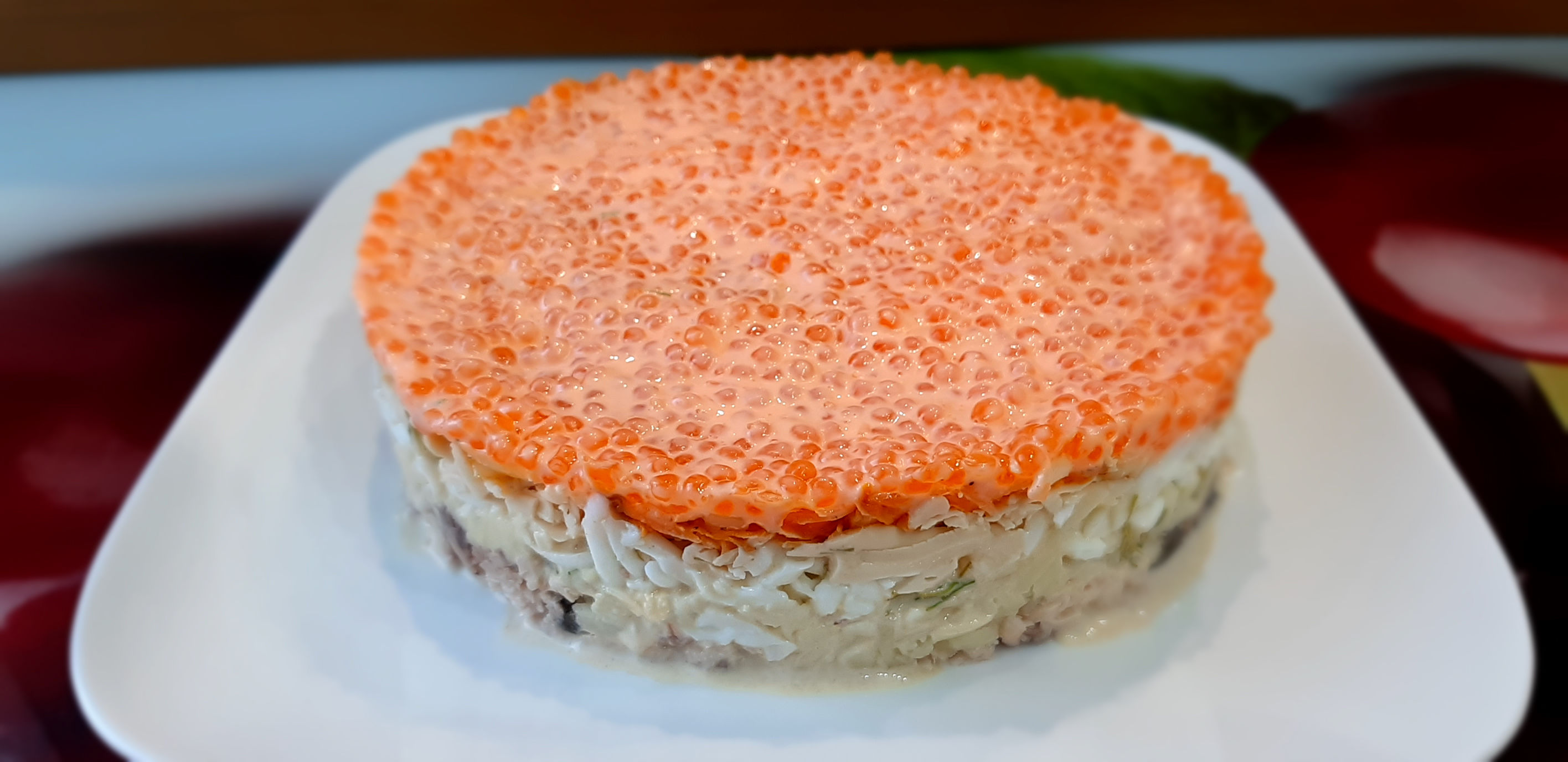 Салат "Угадай - ка". Яркий слоёный салат с горбушей и оригинальным соусом.