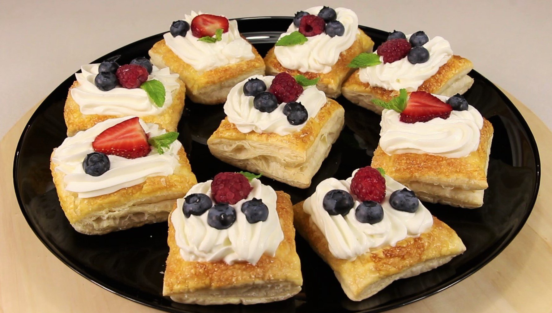 Тает во рту! ШИКАРНОЕ ЛЕТНЕЕ ПИРОЖНОЕ с ягодами/Воздушное и Сказочно Вкусное