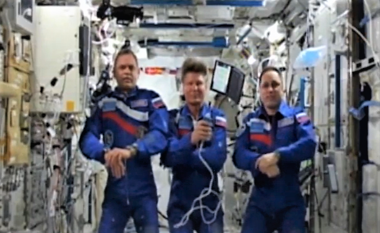 Видеообращение космонавтов к участникам "Веселого дельфина" 2015 года