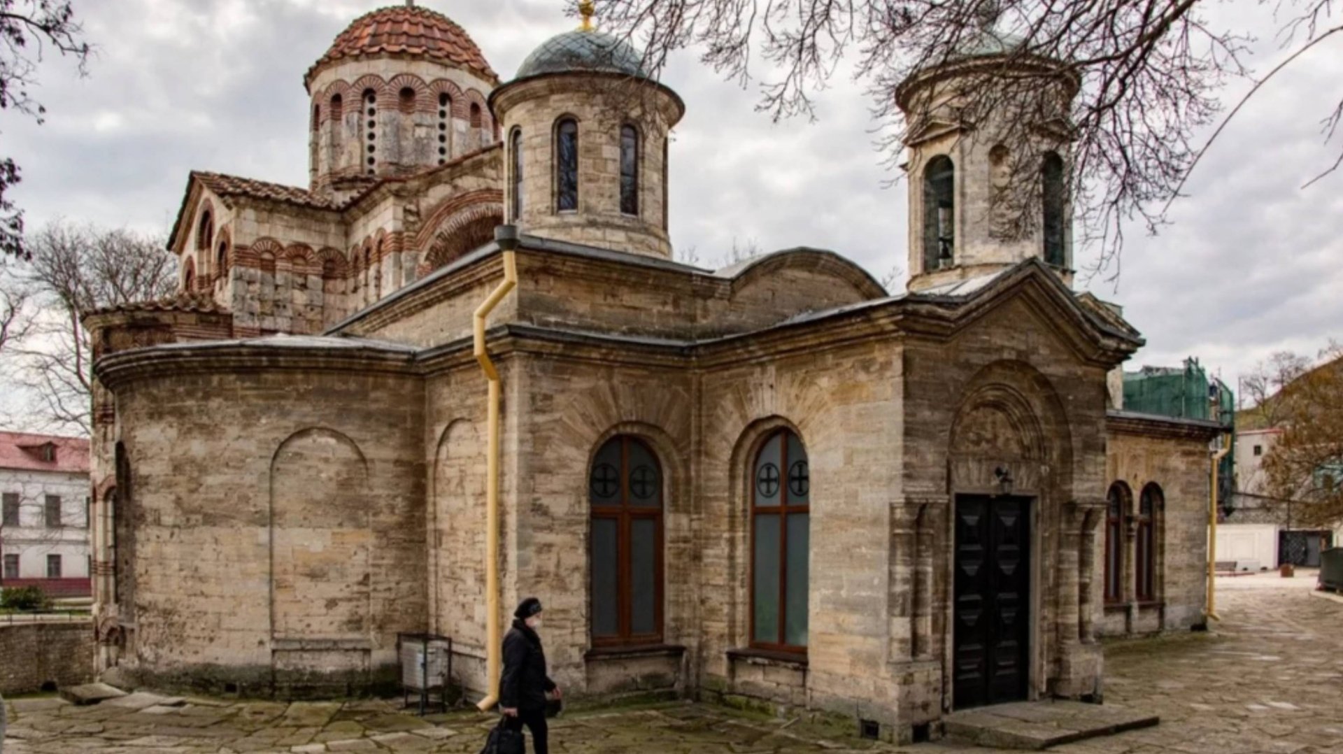 Древний закопанный храм в Керчи.