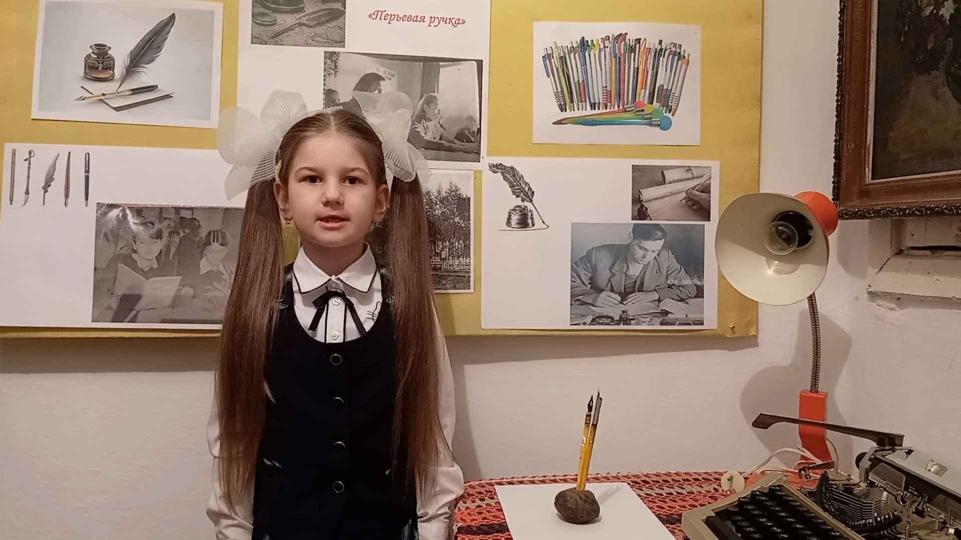 Экскурсия по экспозиции музейного уголка ДОУ "Сказка".
Тема: «История перьевой ручки»