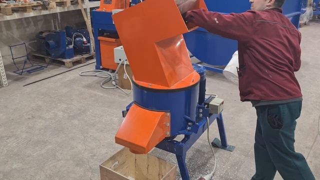 Дробилка измельчитель МИ-600+  дробим ведра сетка 10 мм.mp4