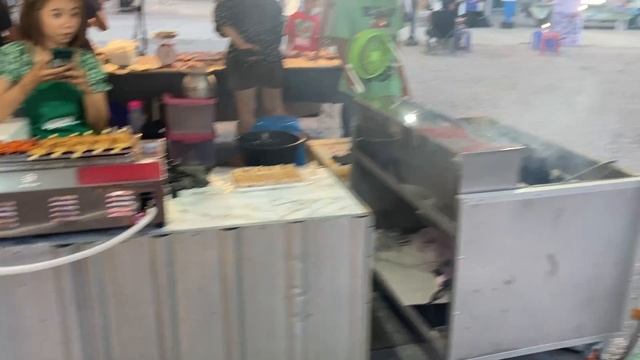 Краби. Ао-Нанг. Ночной рынок Landmark. Местная еда и вещевой рынок. Морепродукты. Тайланд.