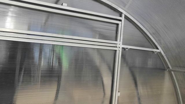 Купить теплицу в Самаре можно в ТД Мегаполис. Оцинкованная теплица из трубы 20х20 мм. Шаг 67 см.