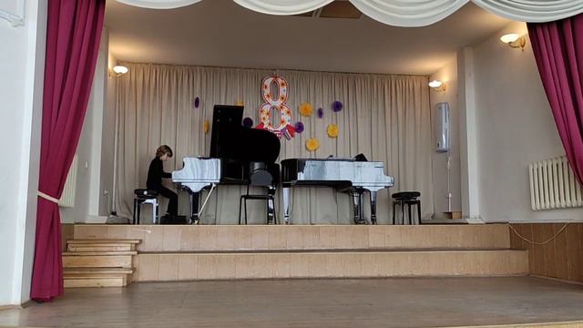 Даниэль Хартли.  
Вольфганг Амадей Моцарт "Фантазия ре минор"