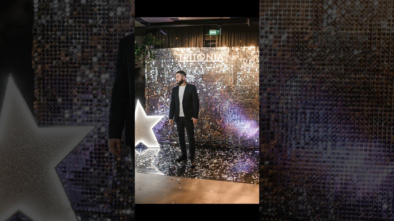 Серебряная фотозона из пайеток