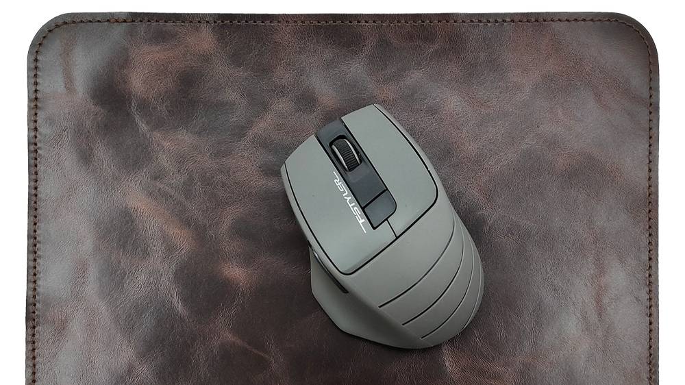 MBN-PAD-L-BR. Коврик для мыши из натуральной кожи. С прошивкой. (Mouse Pad). Коричневый