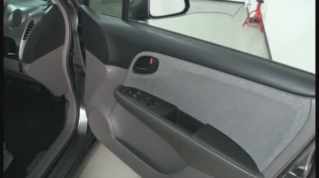 2.3 Разборка обшивки водительской двери