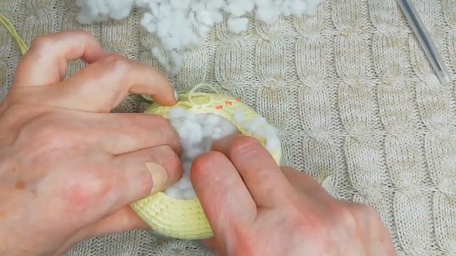 Набивка головы синтепухом.mp4