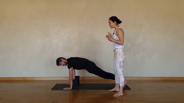 Чатуранга Дандасана. Как сделать позу правильно. Как подготовиться к позе.