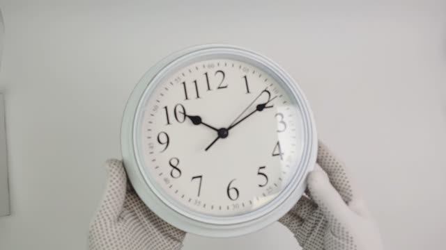 Часы настенные Miralight MC-3622AW  (22,6x22,6 см.)