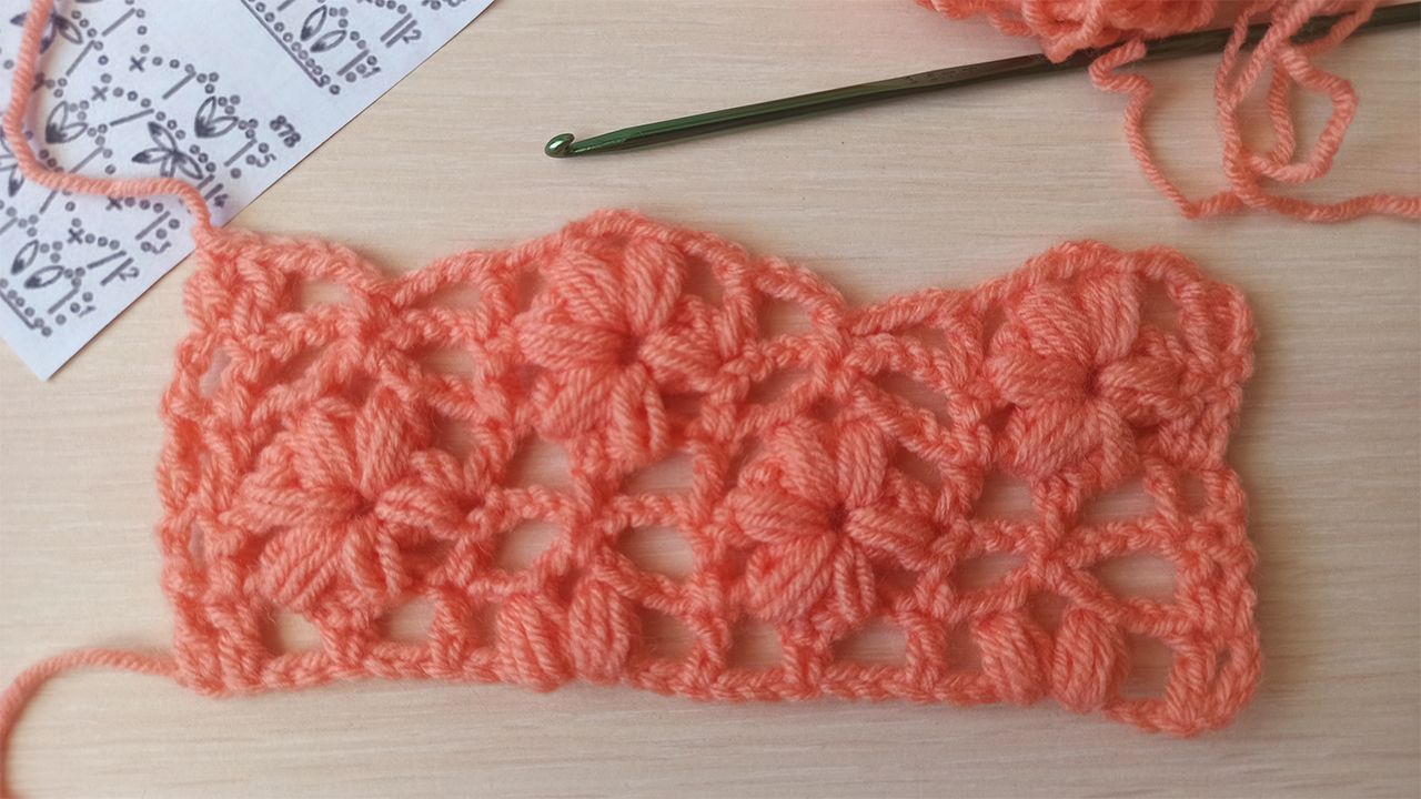 Узор из пышных столбиков крючком |Ажурный узор цветочками.