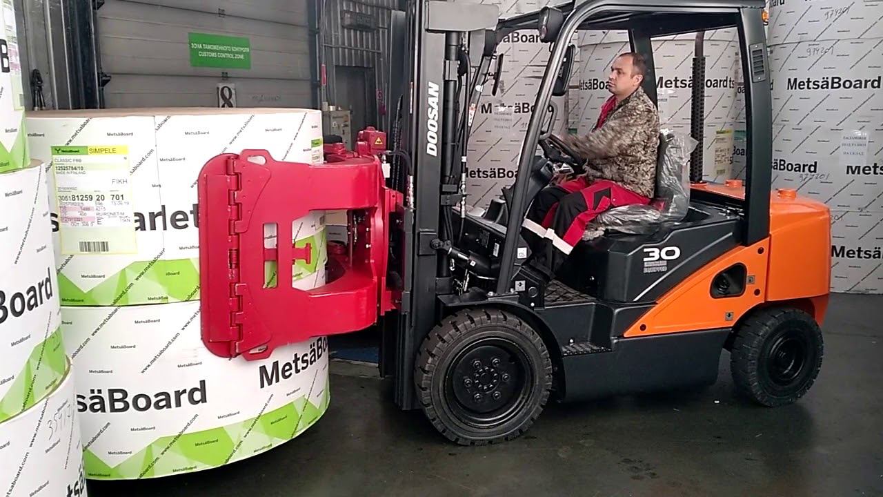 Doosan D30S-7 с рулонным захватом