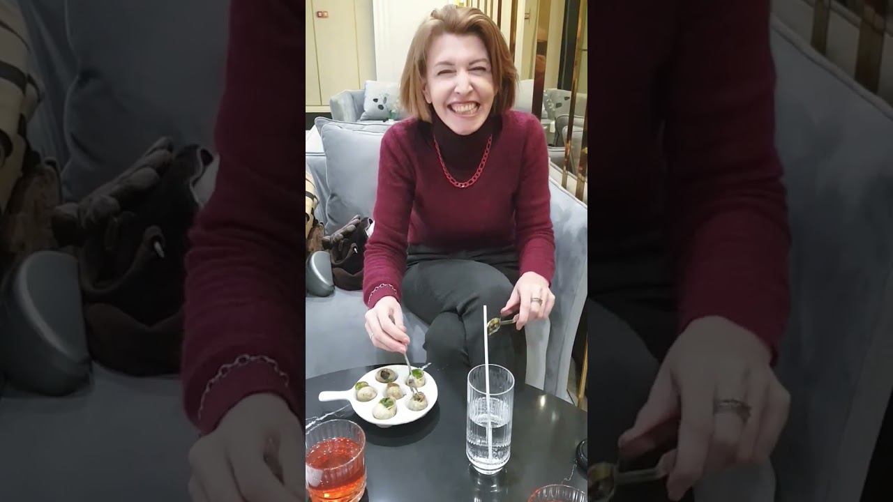 Как есть улиток по этикету со щипцами и вилочкой Ем улитки в ресторане