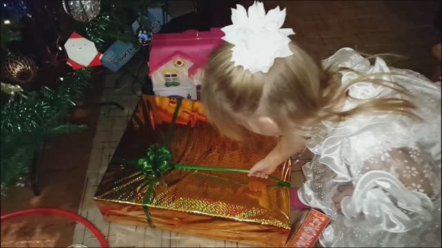 2016 Новый год. Оле 5,5 лет. Распаковка подарков