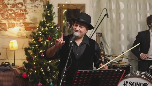 Grand Positive - «Ежедневно меняется мода» (сл.: Л.Дербенёв, муз.: М.Дунаевский) | Гадалка |