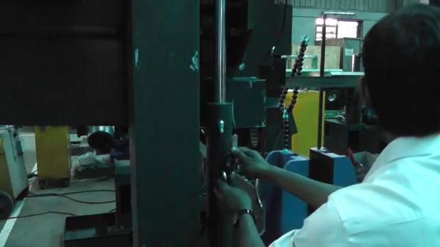 Гидроцилиндр консоли