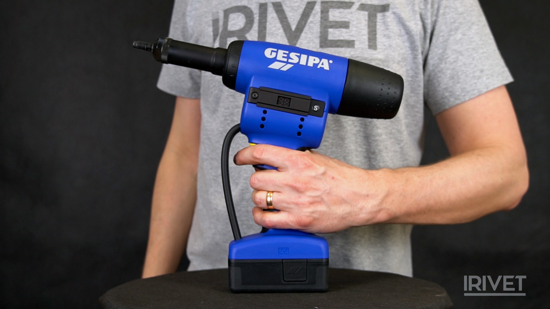 GESIPA FIREBIRD PRO GOLD EDITION - аккумуляторный заклёпочник для резьбовых заклёпок M3 - M12