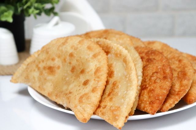 ОСТОРОЖНО это очень вкусно ! ЧЕБУРЕКИ !